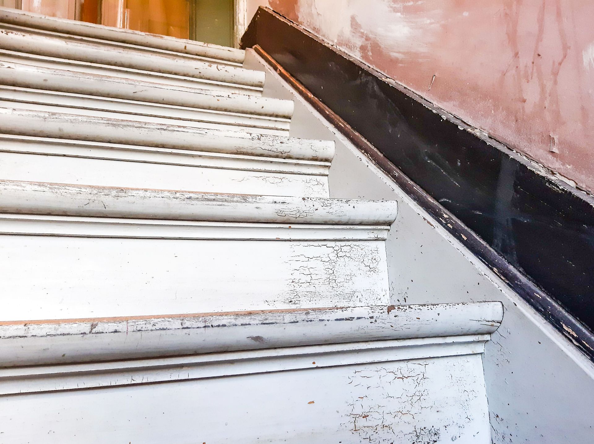 Lood in verven, een risico voor bewoner en schilder